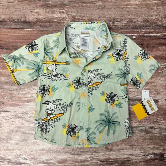 Peanuts | Shirts & Tops | Nwt Peanuts Snoopy Short Sleeve Button Down ...